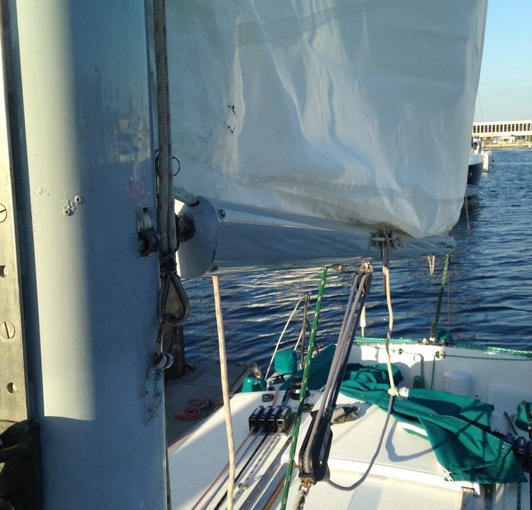 Slotted vs Loose Footed Main | SailNet Community